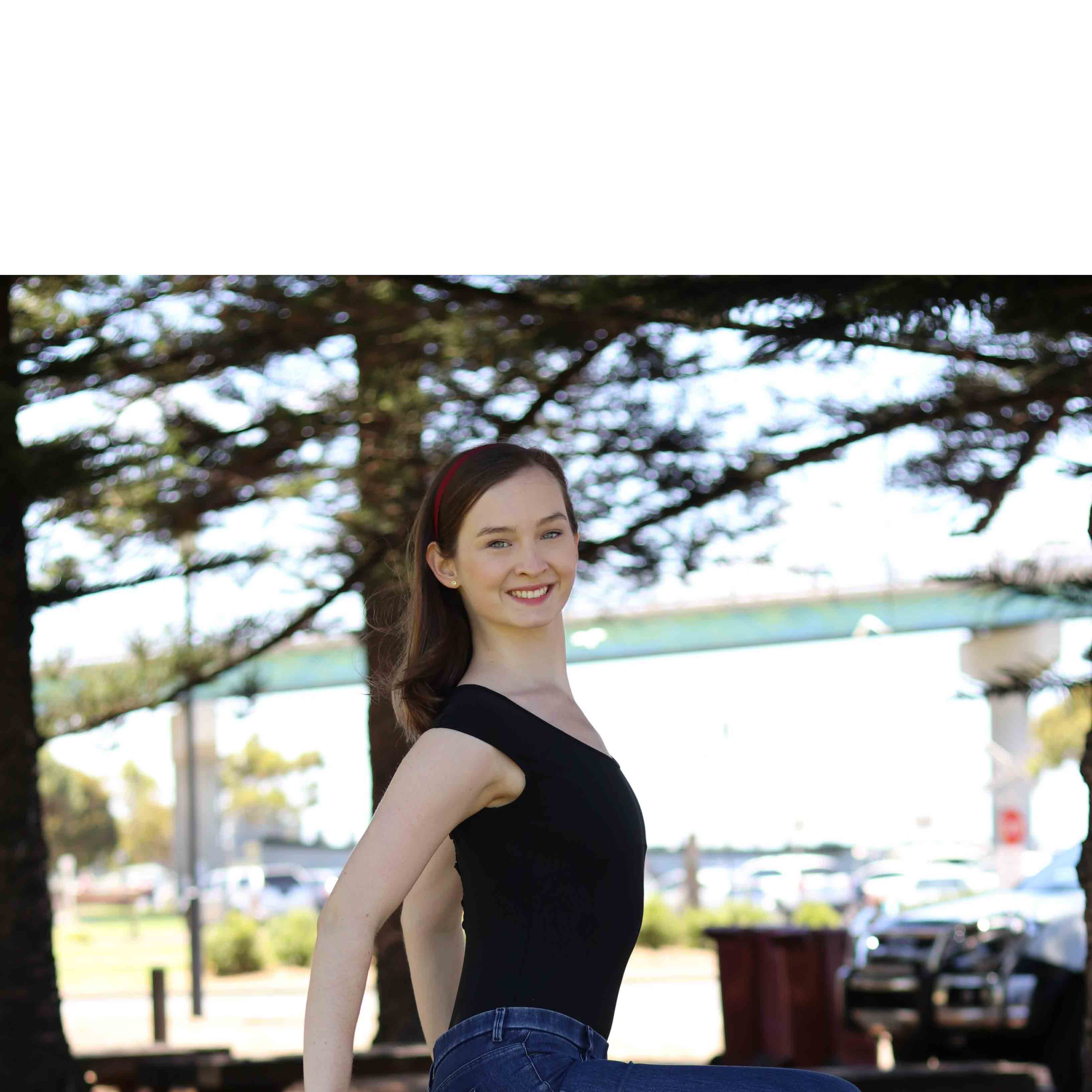 Hello from Renae | World Family Crew - 寰宇家庭「迪士尼美語世界」| BB 學英文Disney ...